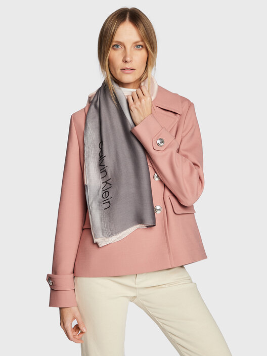 Šátek Calvin Klein Seasonal Logo K60K609922 Růžová | eobuv.cz