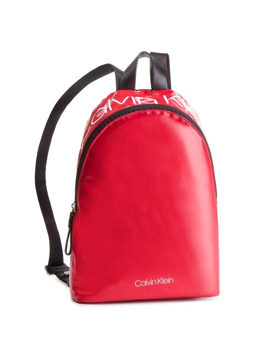 Zaino Calvin Klein Ck Essentials Backpack K60K604811 Rosso | escarpe.it