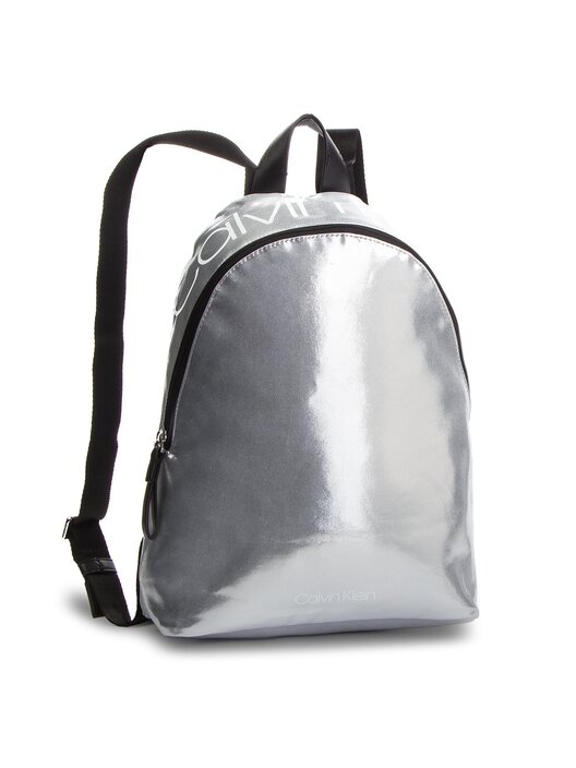 Zaino Calvin Klein Ck Essential Backpack K60K604811 Argento | escarpe.it