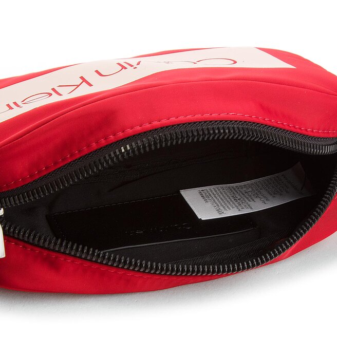 Kabelka Calvin Klein Block Out Small Cros K60K604278 Červená | eobuv.cz