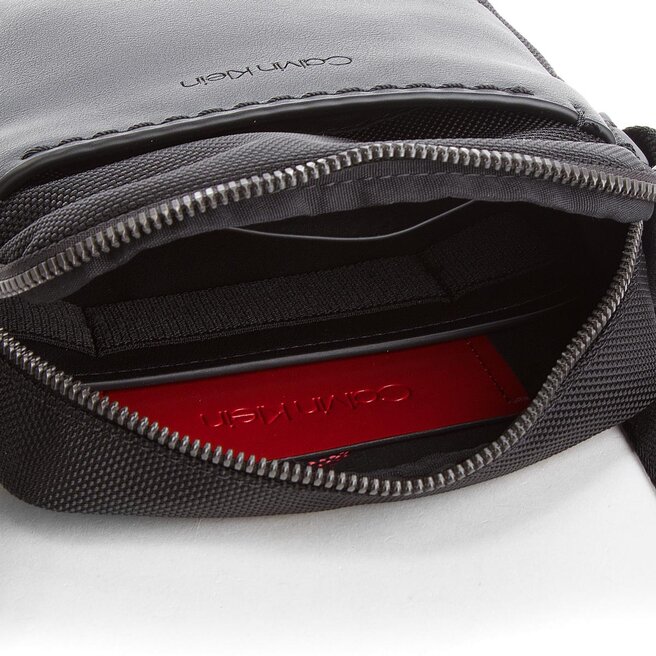 Saszetka Calvin Klein Multi Task Mini Repo K50K503782 001 | eobuwie.com.pl