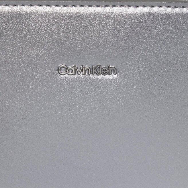 Táska Calvin Klein Ck Must Crossbody Md_ Emb K60K611359 Ezüst | ecipo.hu