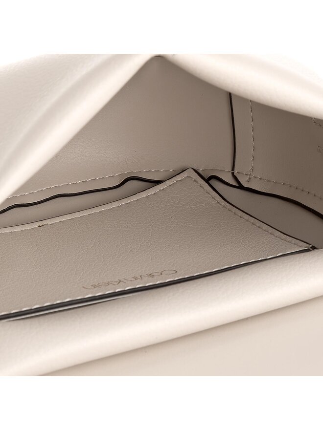 Handtasche Calvin Klein Frame Saddle Bag K60K603982 Beige | eschuhe.de