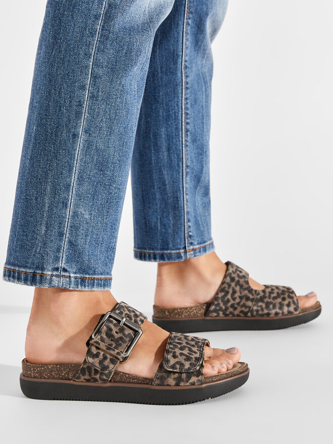 Pantoletten Clarks Elayne Ease 261657564 Braun | eschuhe.de