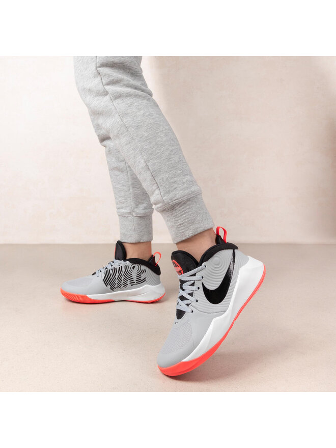 Basketballschuhe Nike Team Hustle D 9 (GS) AQ4224 007 Grau | eschuhe.de