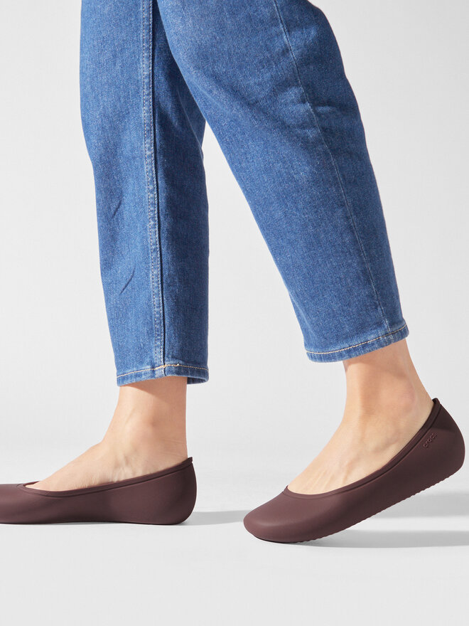 Ballerinas Crocs Brooklyn Flat 209384 Dunkelrot | eschuhe.de
