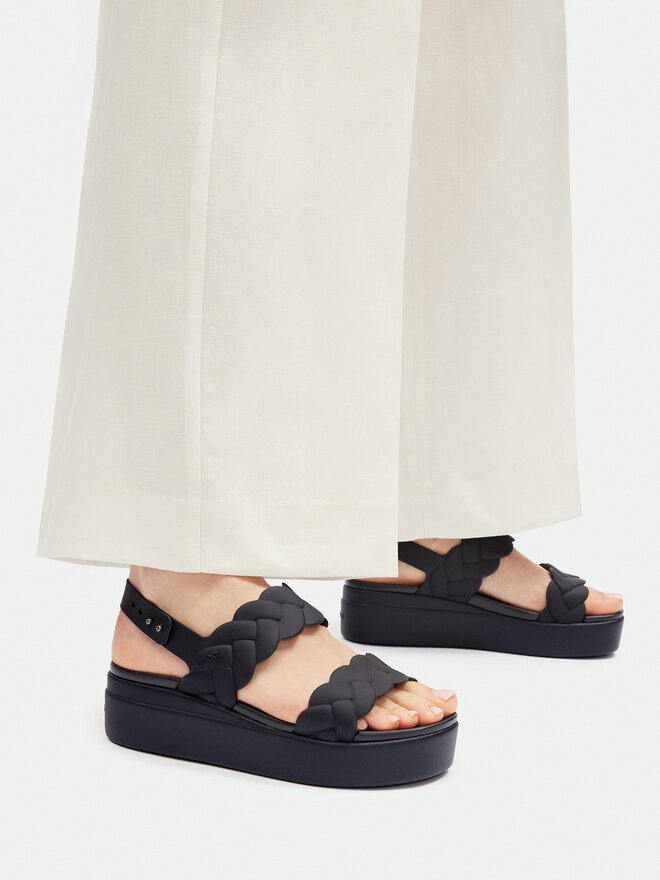 Sandały Crocs Brooklyn Woven Upper LW 209977 Czarny | eobuwie.com.pl