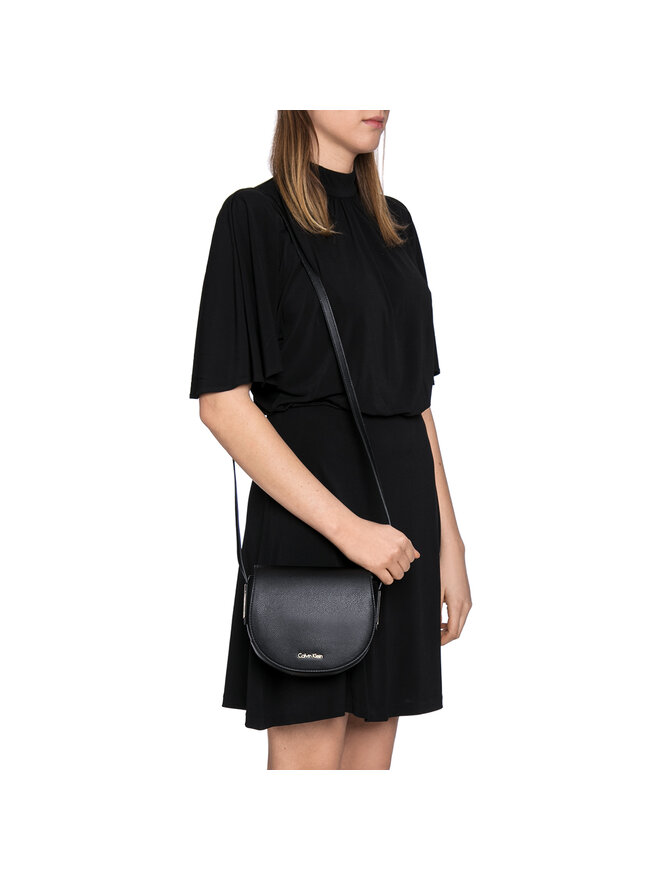 Handtasche Calvin Klein Frame Saddle Bag K60K603982 Schwarz | eschuhe.de