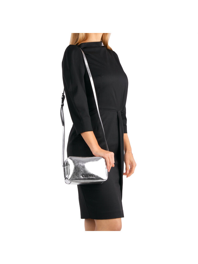 Handtasche Calvin Klein Frame Camera Bag M K60K604398 Silberfarben ...