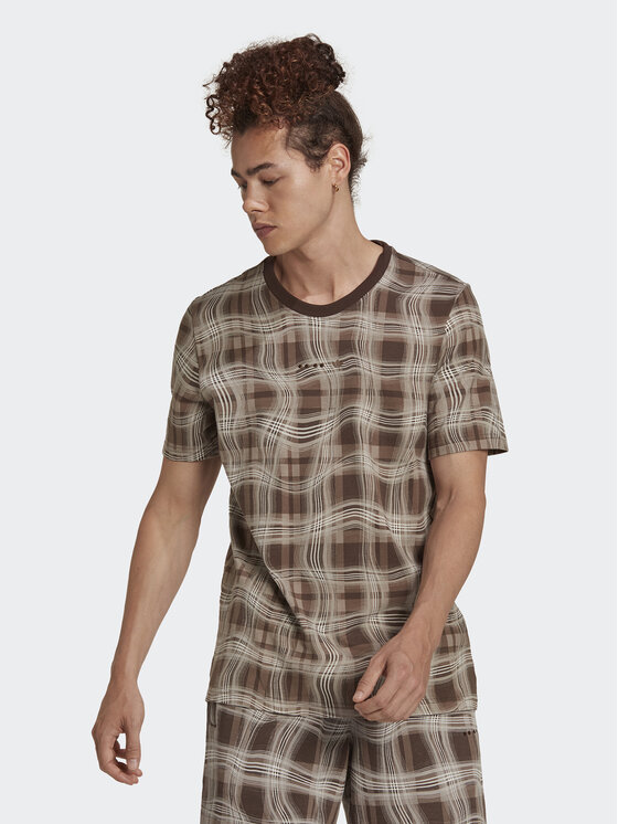 adidas Póló Reveal Allover Print HK2744 Barna Regular Fit | Ecipo.hu